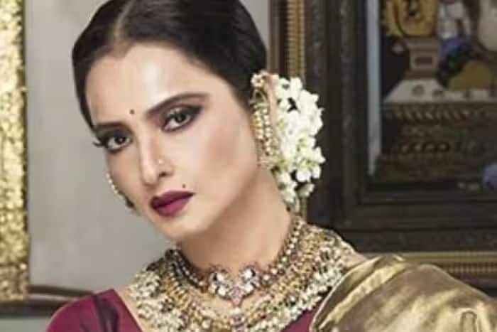 Rekha bold scene 17