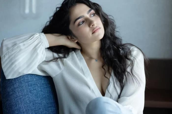 PHOTOS: 'कांतारा चैप्टर 1' की 'कनकवती' को देख भूल जाएंगे पूरा बॉलीवुड, चांद सा चेहरा चुरा लेगा दिल