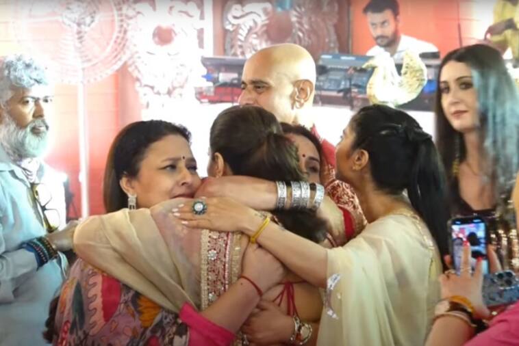 Kajol's VIRAL Durga Puja moments with Nysa, Yug, Ajay Devgn and Rani ...