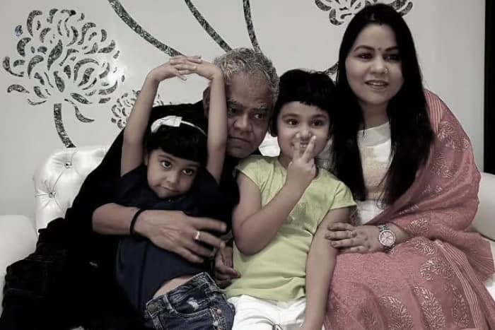 Sanjay Mishra’s wedding pictures with Mahima Chaudhary go VIRAL; But who is his real wife?
