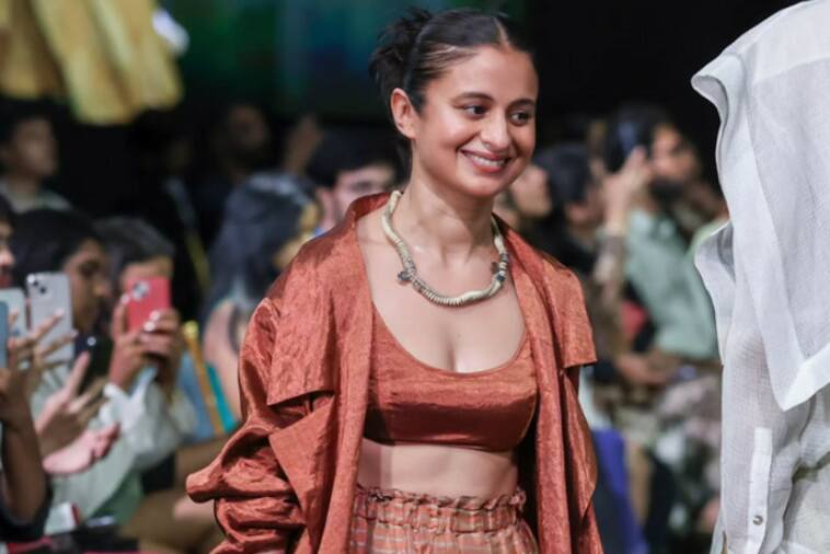 Rasika Dugal Birthday: Actress gave intimate scenes with 41 years elder actor : इस एक्ट्रेस ने ...