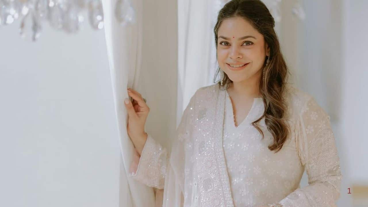 Kapil Sharma on screen Wife Sumona Chakravarti net worth: असल जिंदगी ...