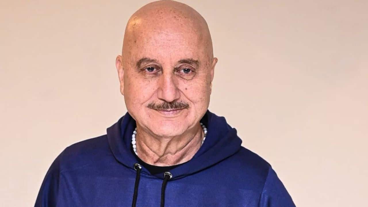 Why Anupam Kher David Dhawan Relationship Special : क्यों इतना खास है ...