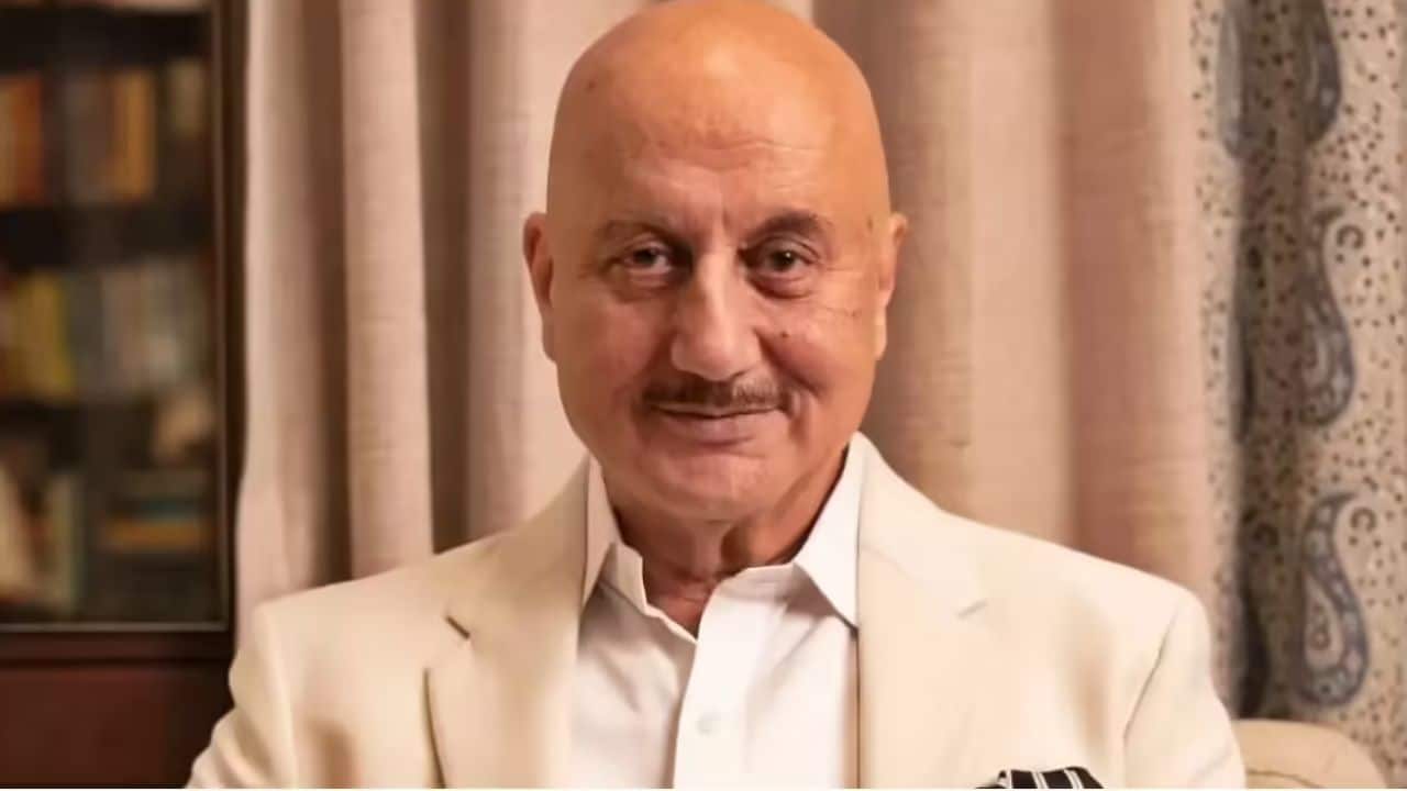 Why Anupam Kher David Dhawan Relationship Special : क्यों इतना खास है ...