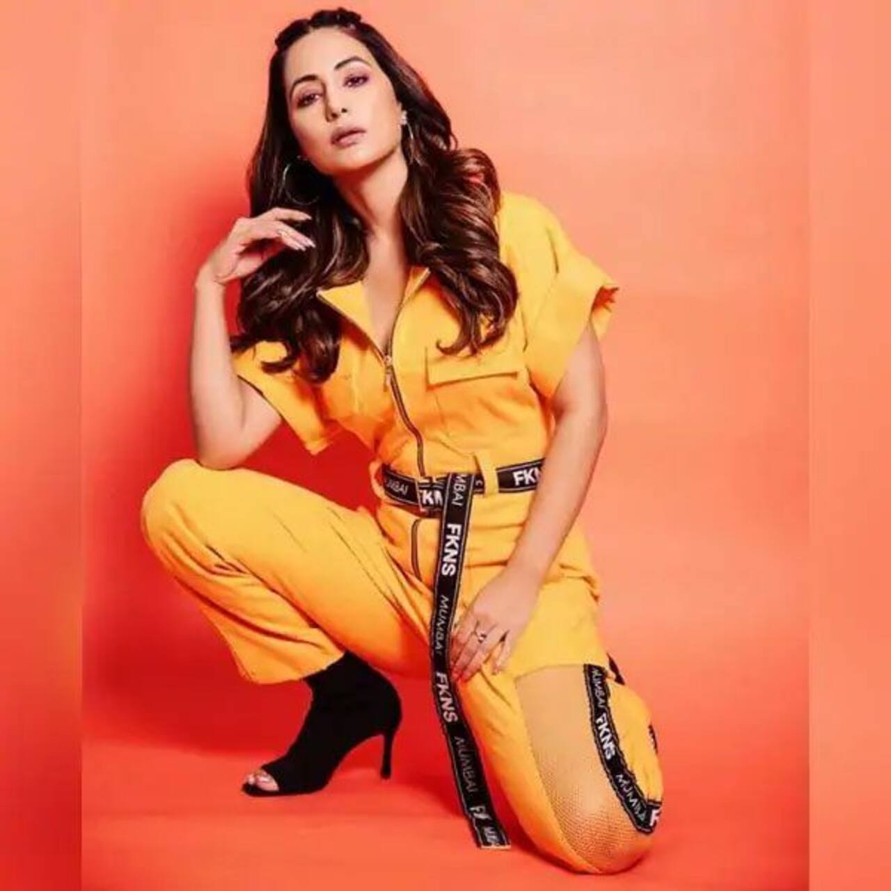 Hina Khan looks ravishing in her latest pictures and we are mesmerized ...