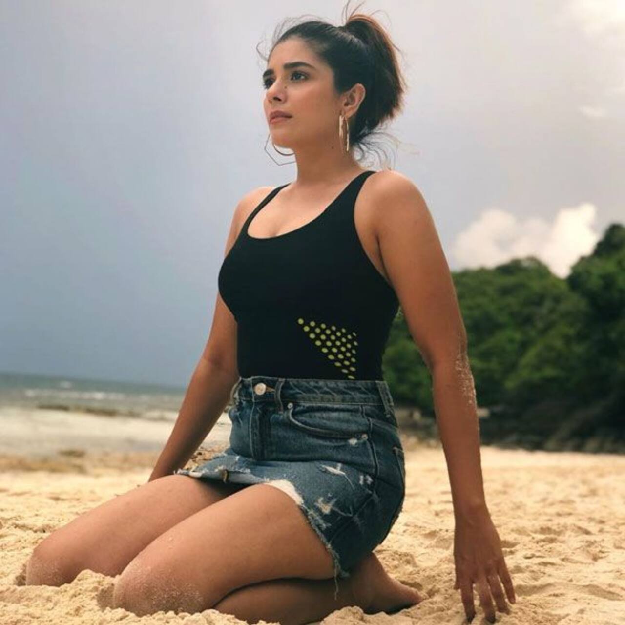 Pratigya fame Pooja Gor is having a gala time playing with sands in ...