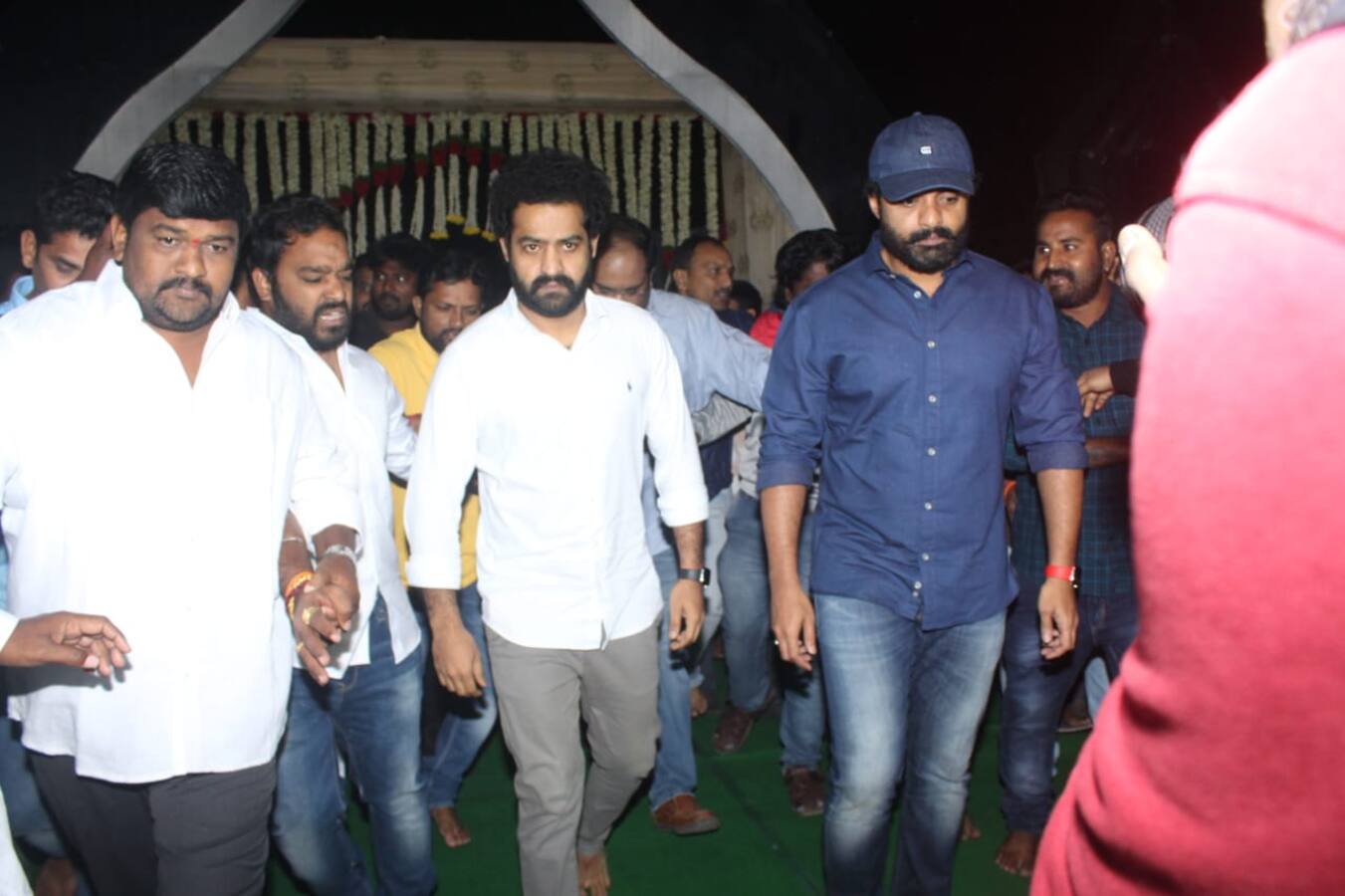 Jr. NTR visits his legendary grandfather N.T. Rama Rao's memorial to ...