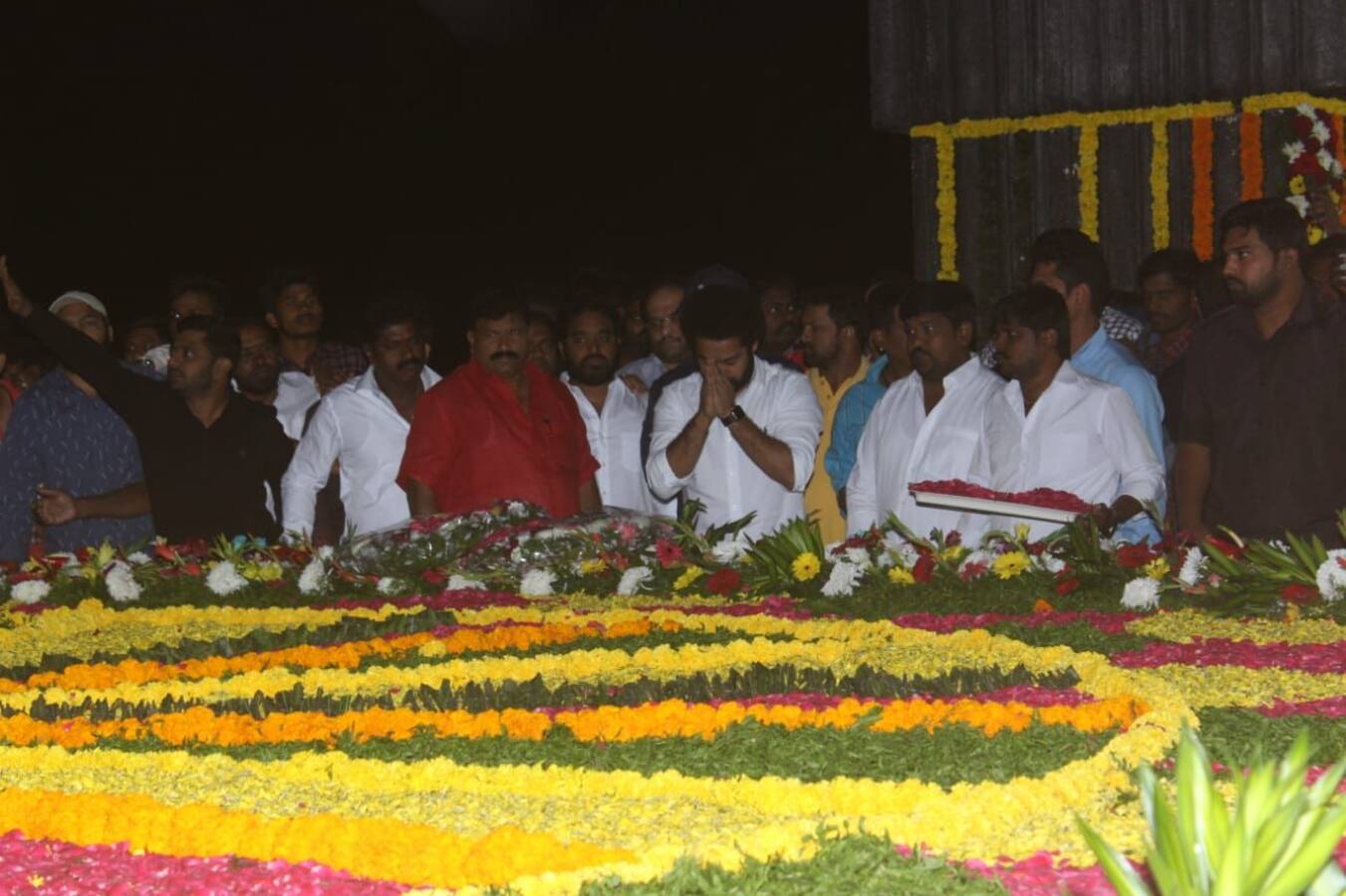 Jr. NTR visits his legendary grandfather N.T. Rama Rao's memorial to ...