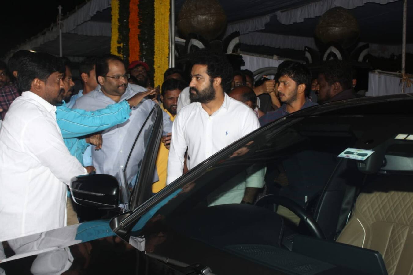 Jr. NTR visits his legendary grandfather N.T. Rama Rao's memorial to ...