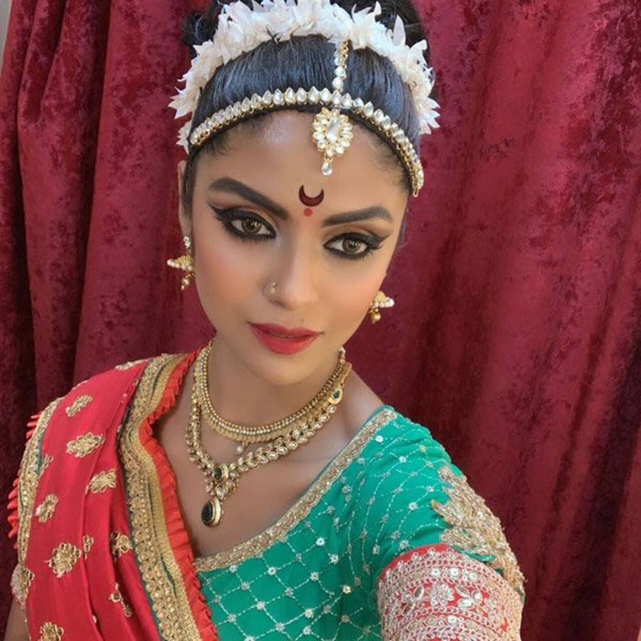 Naagin 4 actress Sayantani Ghosh looks beautiful in this traditional attire