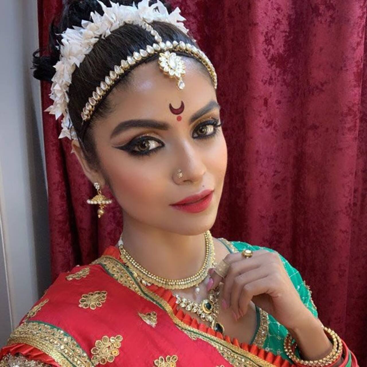 Naagin 4 actress Sayantani Ghosh looks beautiful in this traditional attire