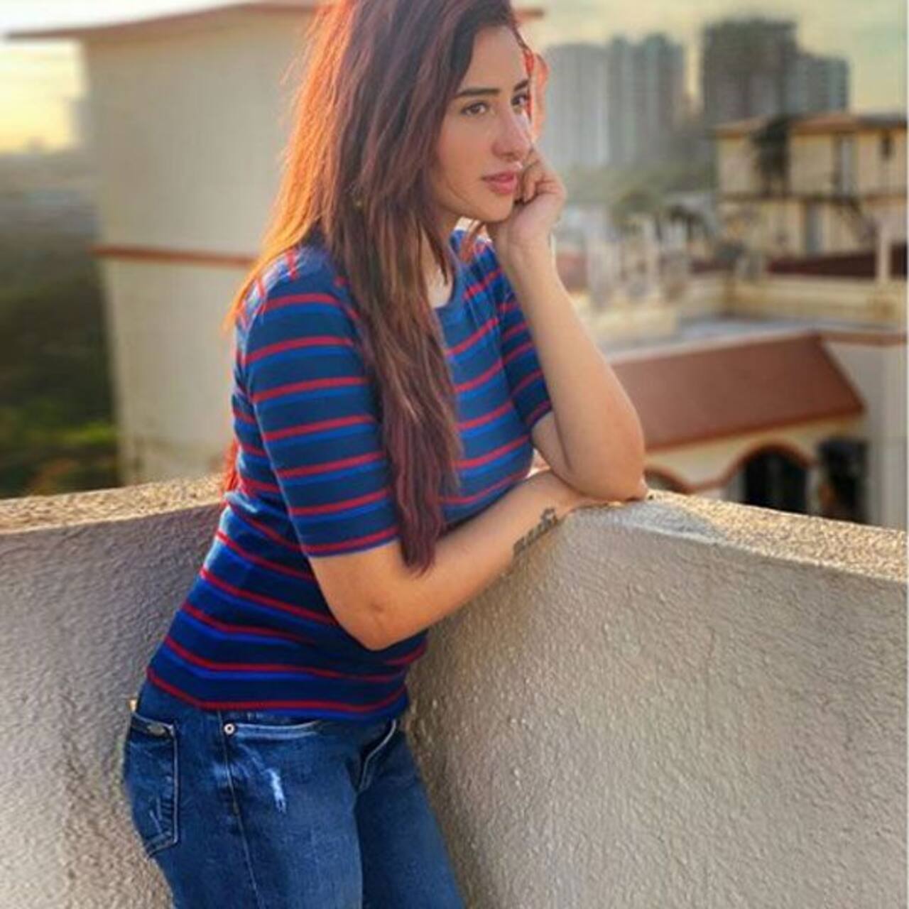 Bigg boss 13s mahira sharma goes de glam in this quarantine photoshoot ...
