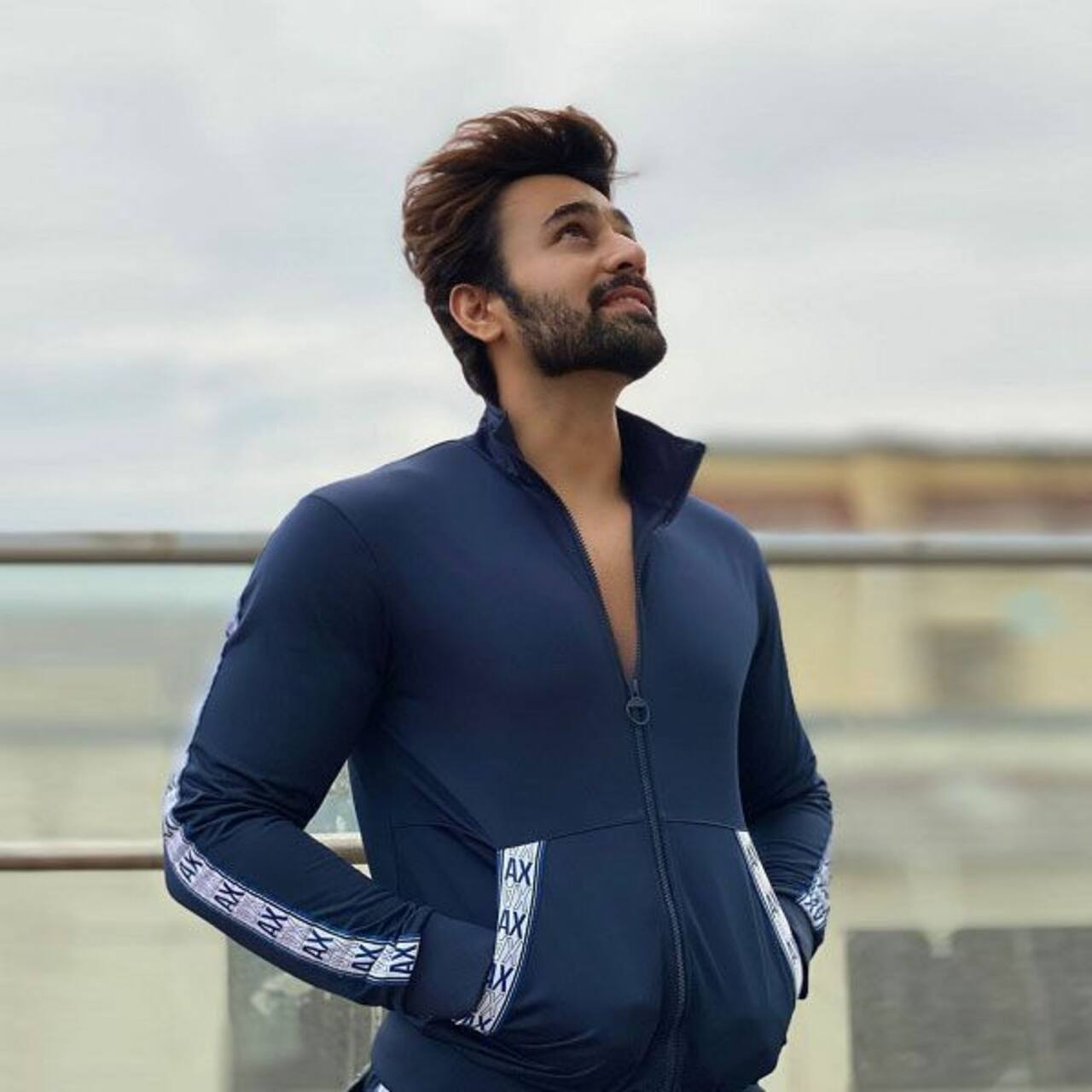 Naagin 3 actor Pearl V Puri conducts an impromptu photoshoot between ...