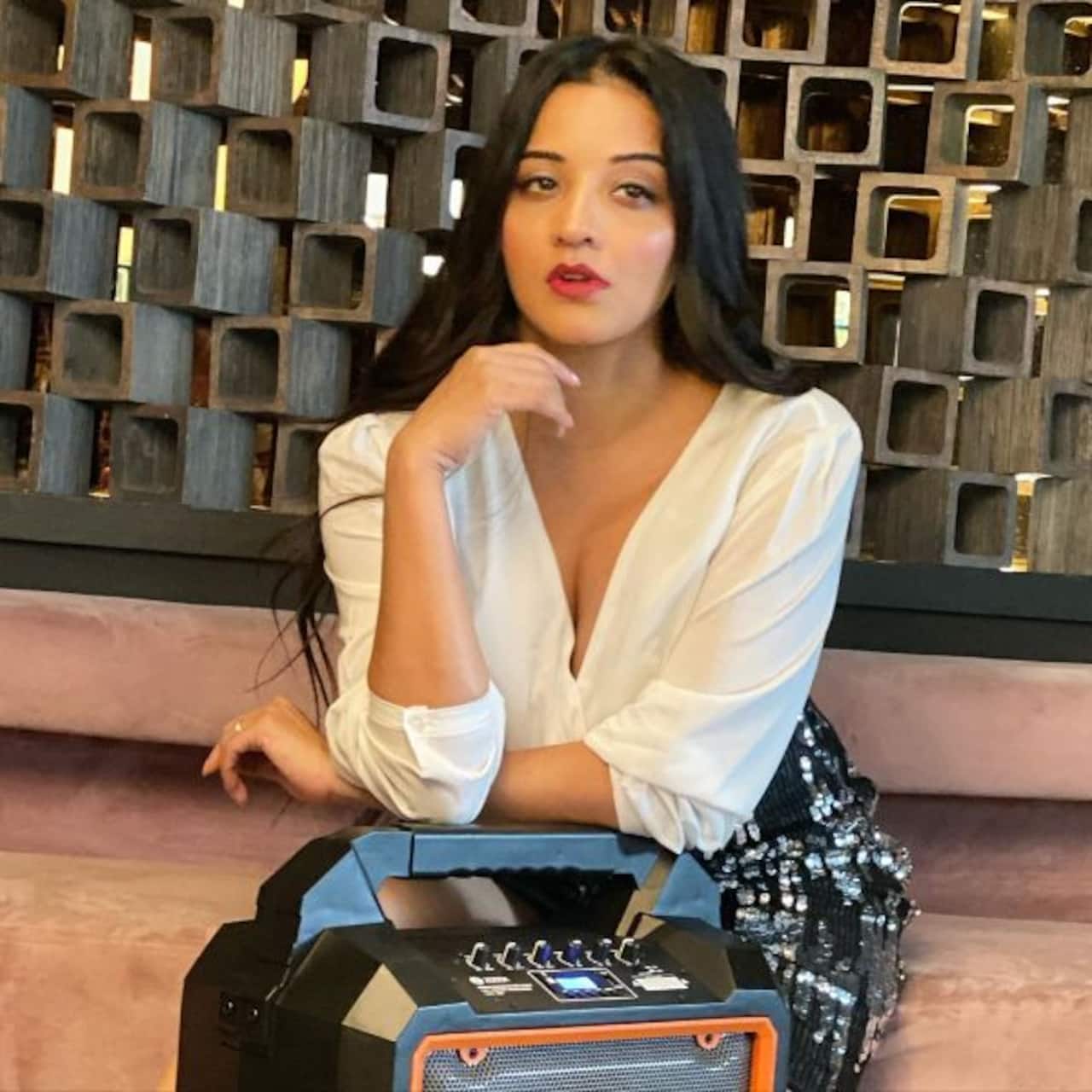 Mona Lisa’s latest photoshoot has the right mix of elegance and sensuality