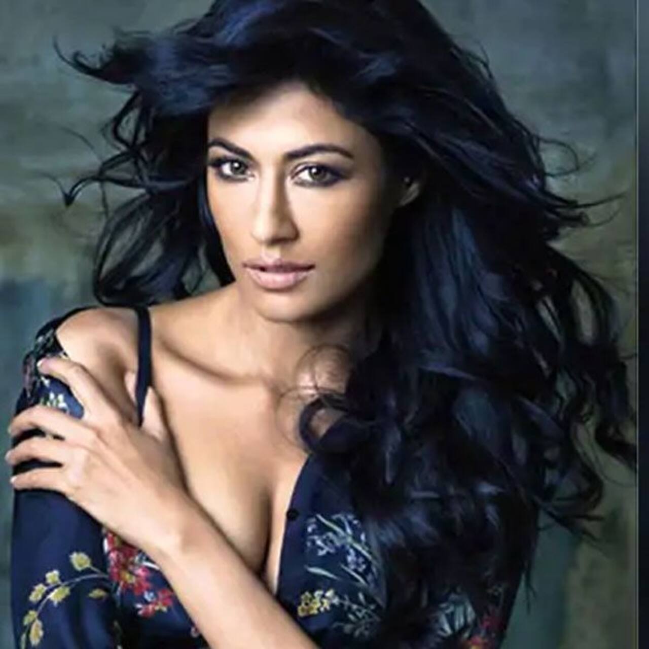 Chitrangada Singh ups the hotness quotient in these throwback glamorous pics