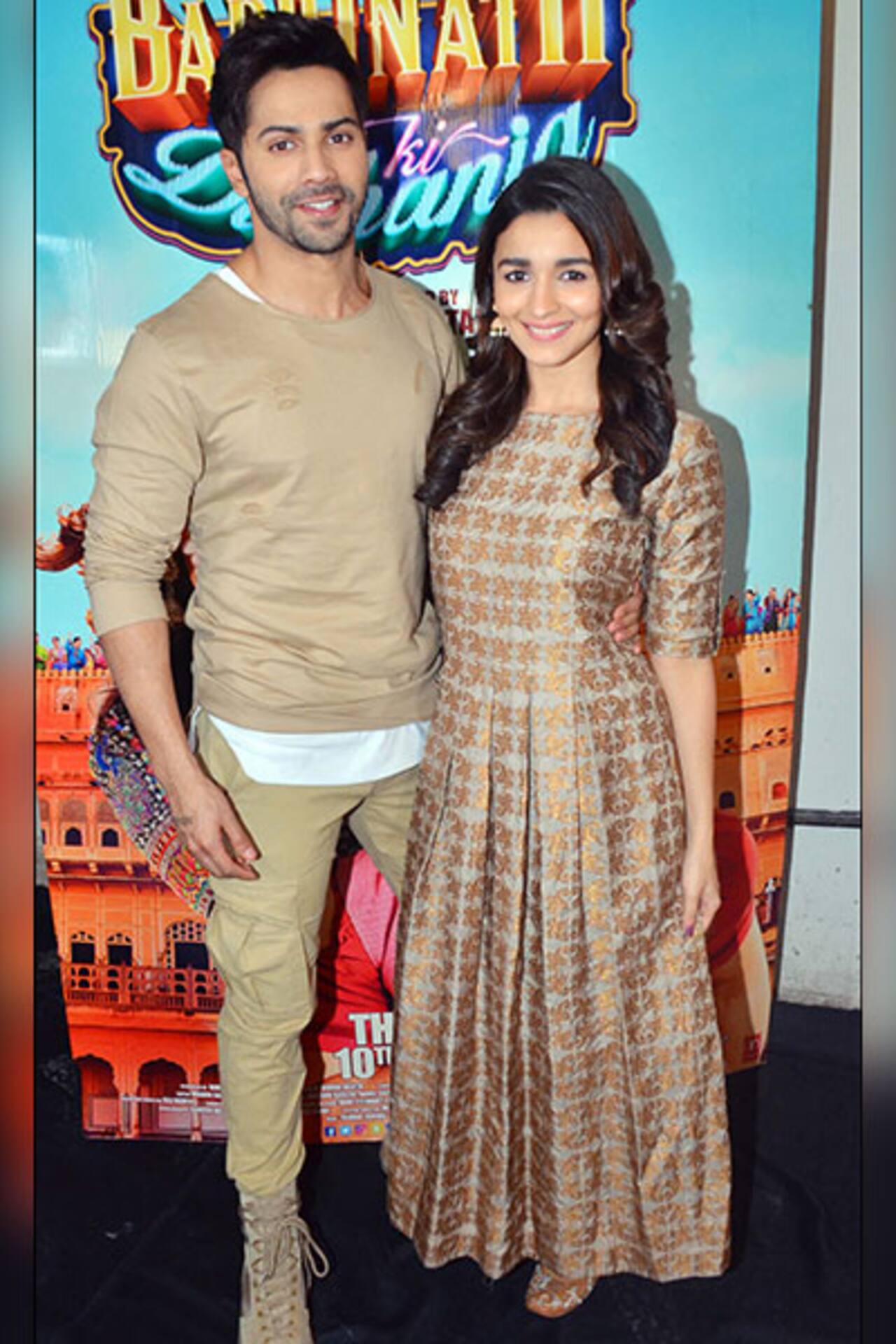 Alia Bhatt and Varun Dhawan twin in golden during Badrinath Ki Dulhania ...
