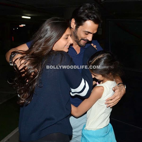Aww! Arjun Rampal KISSES wife Mehr Jessia openly at Mumbai airport