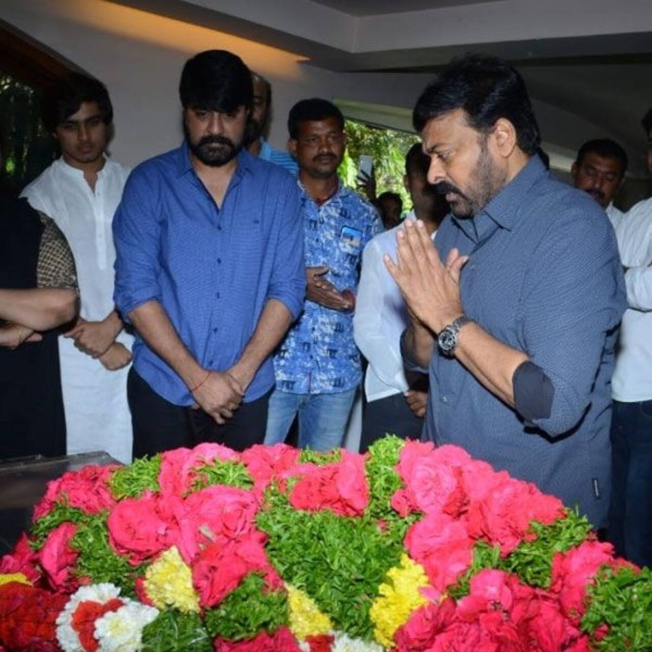 Megastar Chiranjeevi drops by to offer condolences after noted Telugu ...