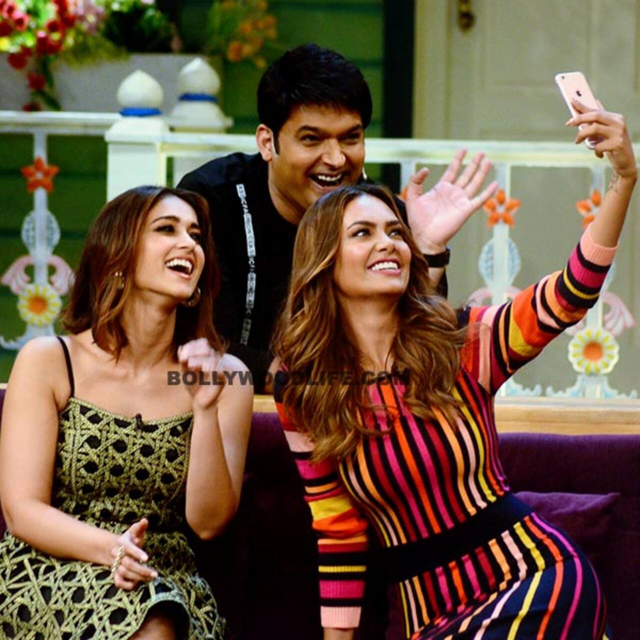 Akshay Kumar, Ileana D'Cruz promotes ‘Rustom’ on the sets of ‘The Kapil ...