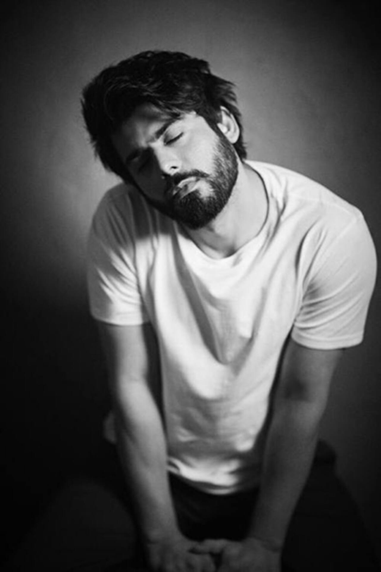 Fawad Khan s Dreamy Photo Shoot Is Something You Cannot Miss fawad-khan-s-dreamy-photo-shoot-is-something-you-cannot-miss