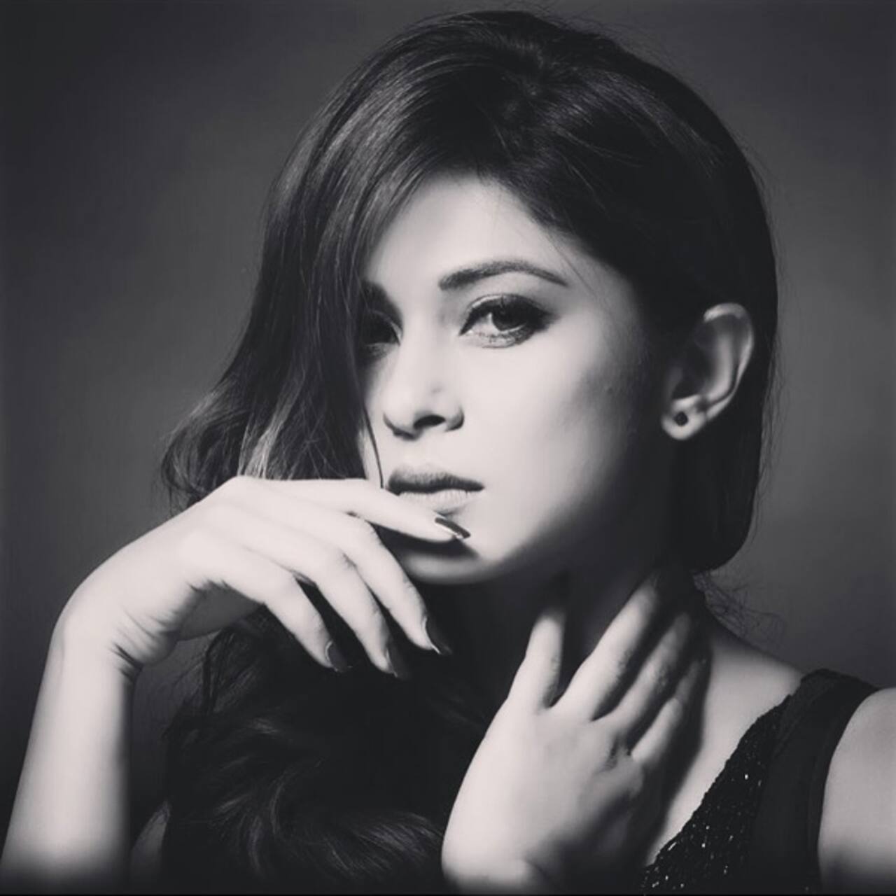 Jennifer Winget’s new black-and-white photoshoot will drive you crazy!