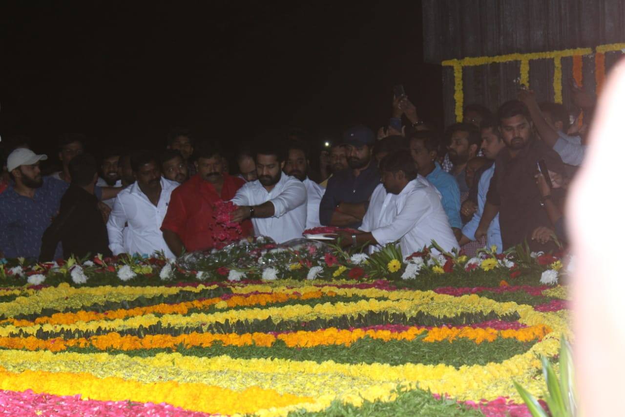 Jr. NTR visits his legendary grandfather N.T. Rama Rao's memorial to ...