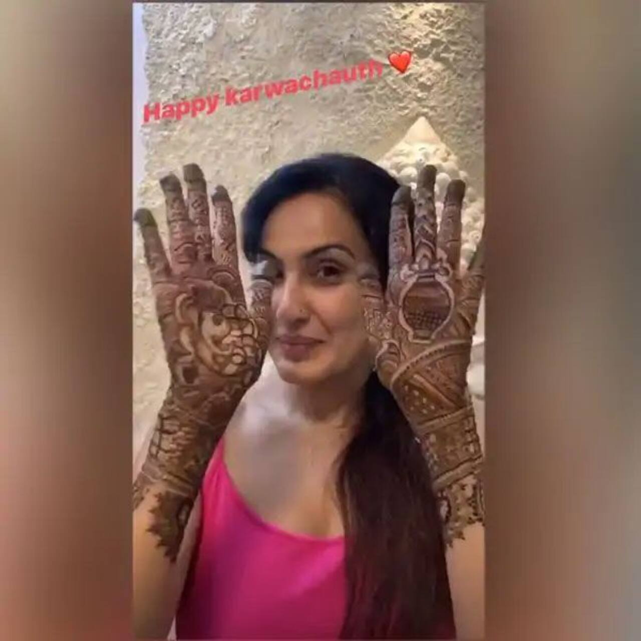 Kamya Panjabi is Karwachauth ready as she flaunts her look on social ...