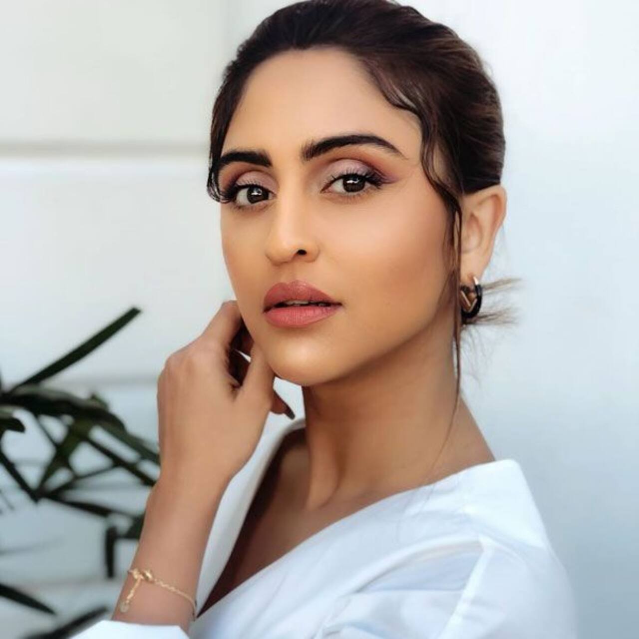 Krystle D'Souza goes all white for the promotions of Fittrat