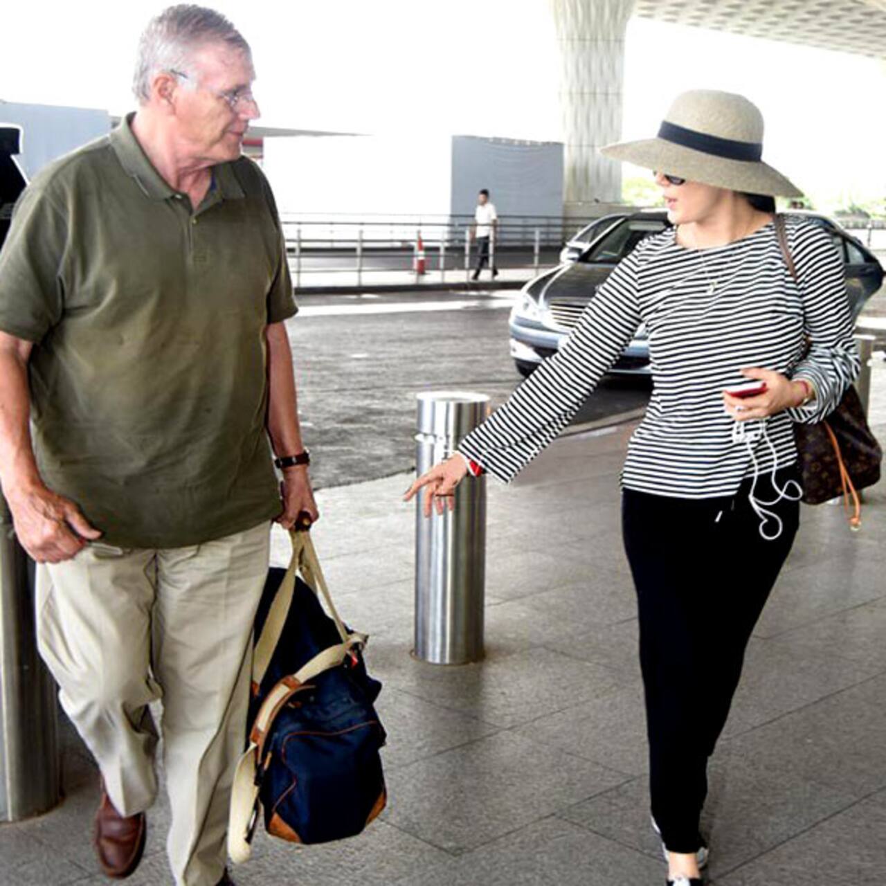 Preity Zinta welcomes her husband and in-laws at Mumbai airport, see pics!