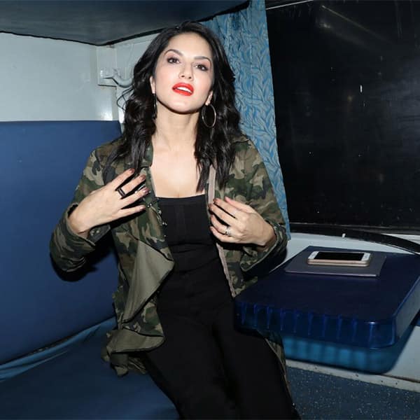 Raees by Rail: 'Laila' Sunny Leone raises the hotness quotient