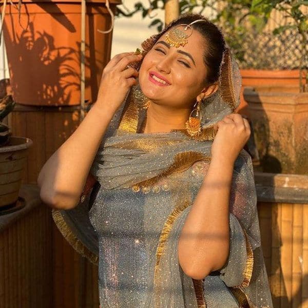 Bigg Boss 13’s Rashami Desai’s latest photoshoot on the occasion of ...