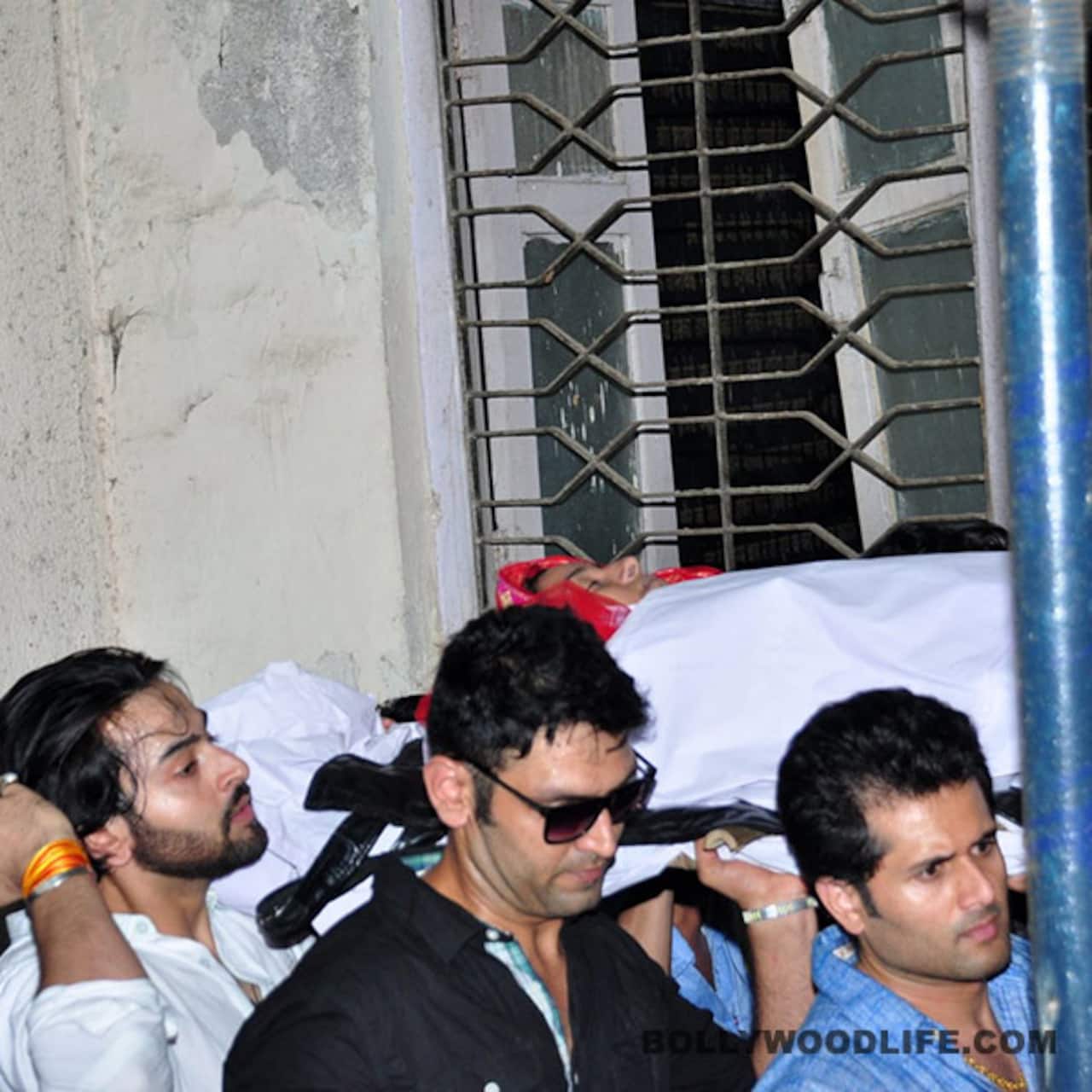 Pratyusha Banerjee’s funeral: TV celebs witness actress’ last journey