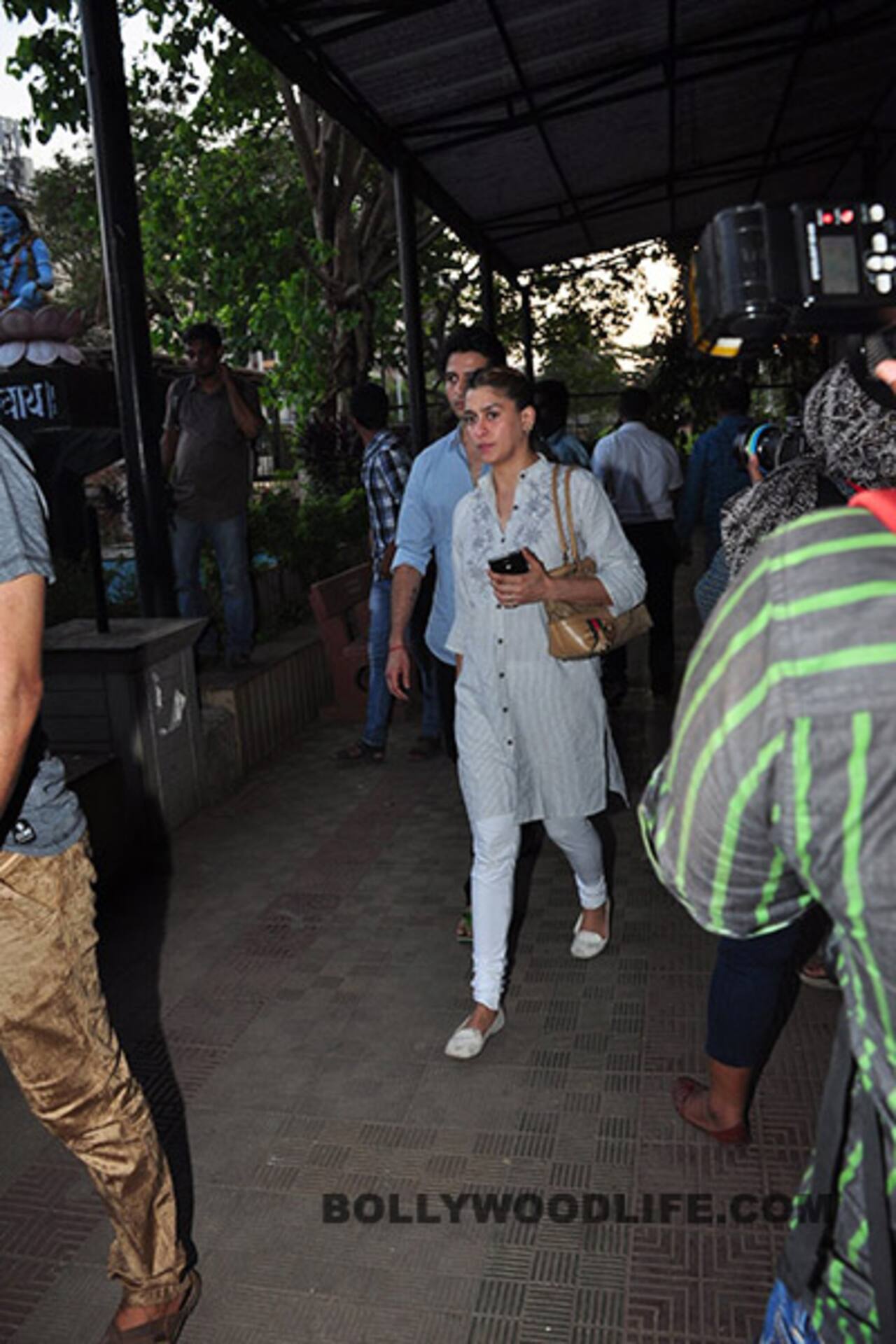 Pratyusha Banerjee’s funeral: TV celebs witness actress’ last journey