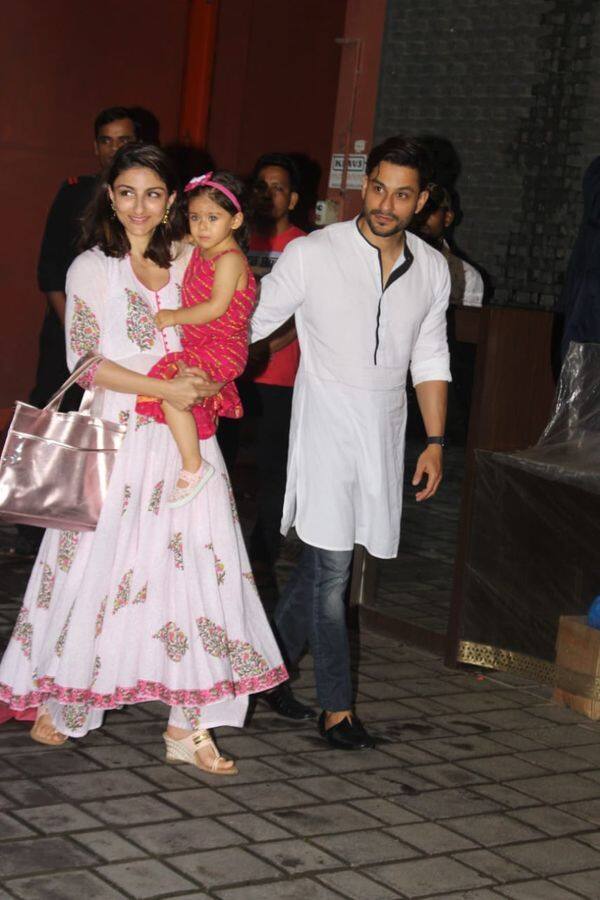 Soha Ali Khan, Kunal Kemmu twinned in white while Inaaya dolled up in ...