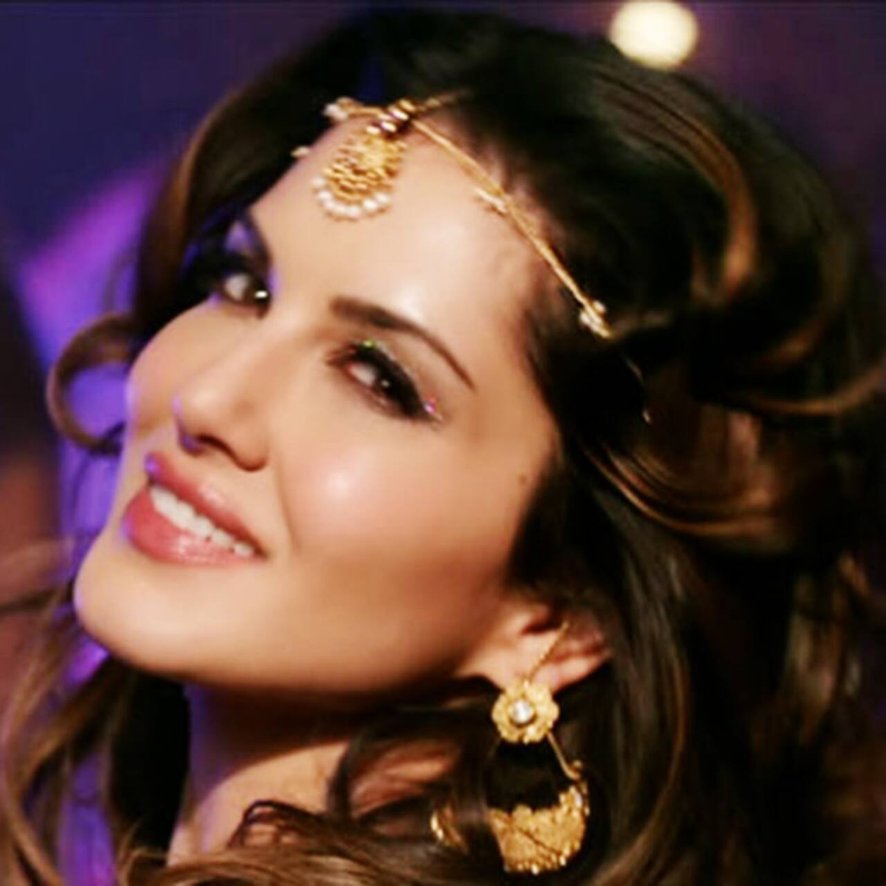 Raees song Laila Main Laila: 6 moments from Shah Rukh Khan and Sunny ...