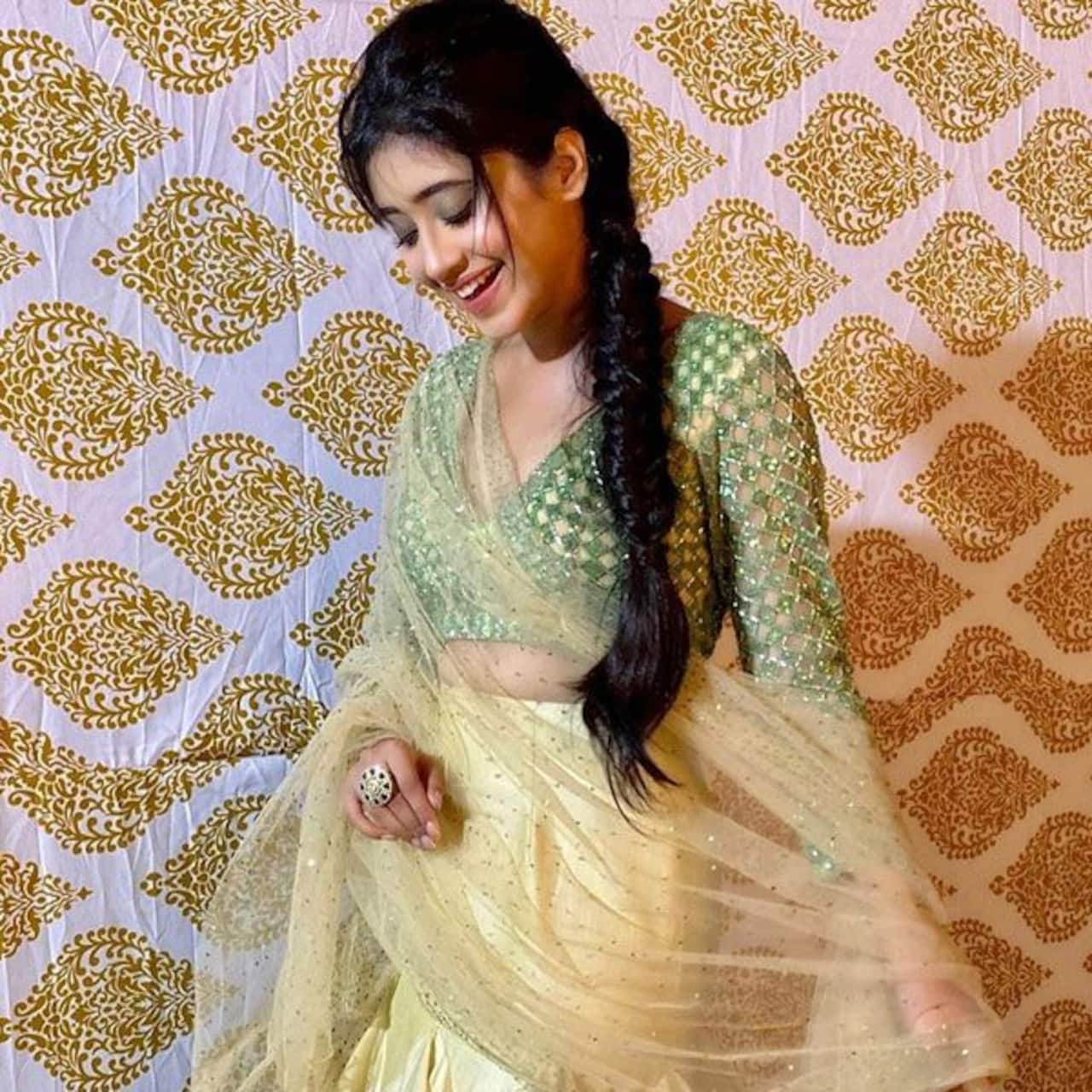Yeh Rishta Kya Kehlata Hai actress Shivangi Joshi opts for Indian wear ...