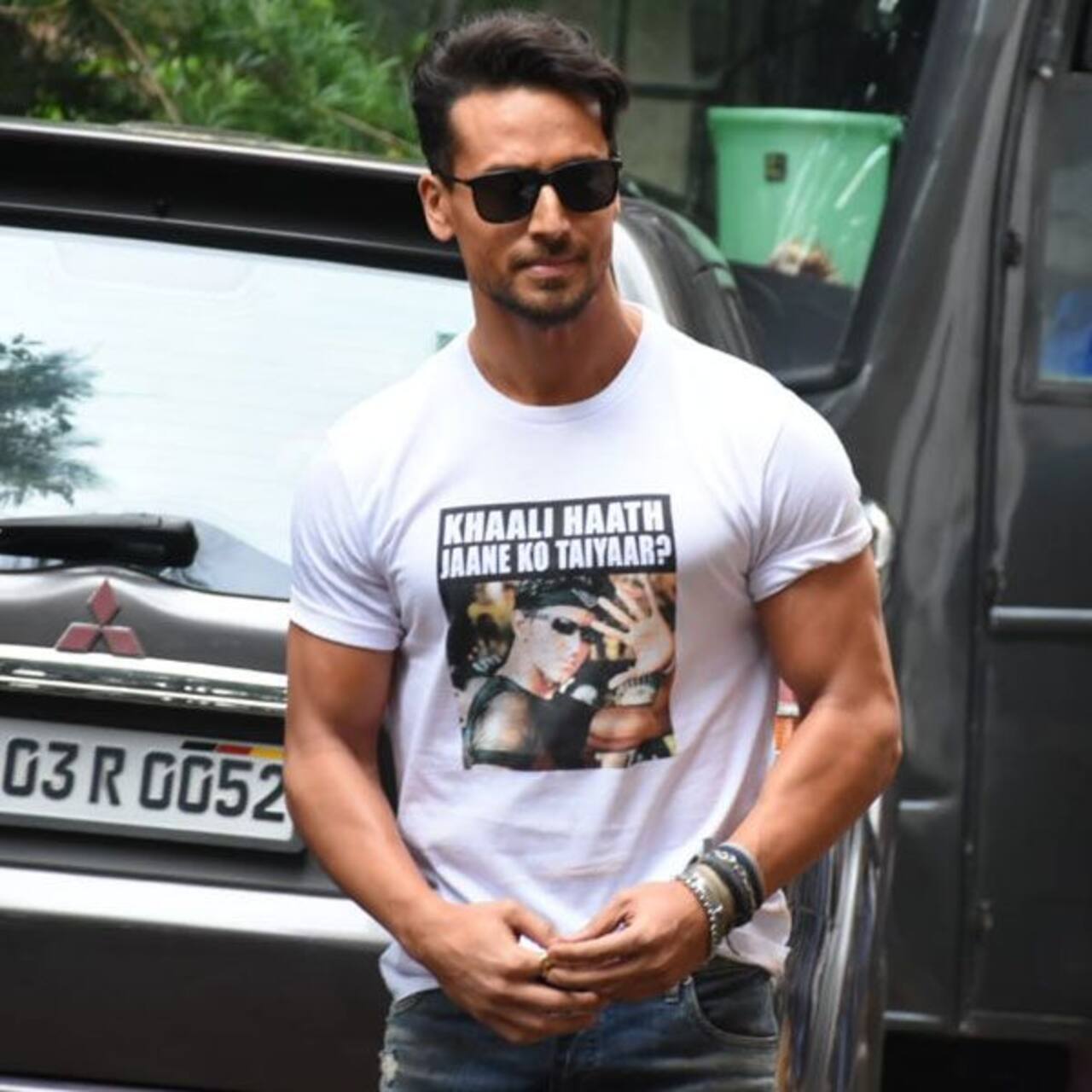 (Meme) WAR: Tiger Shroff hits back at Hrithik Roshan with a new dig on ...