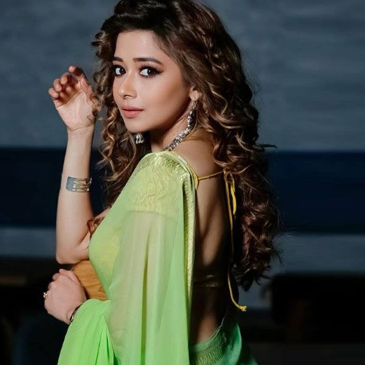 Uttaran actress Tina Datta looks an epitome of grace in six yards of ...