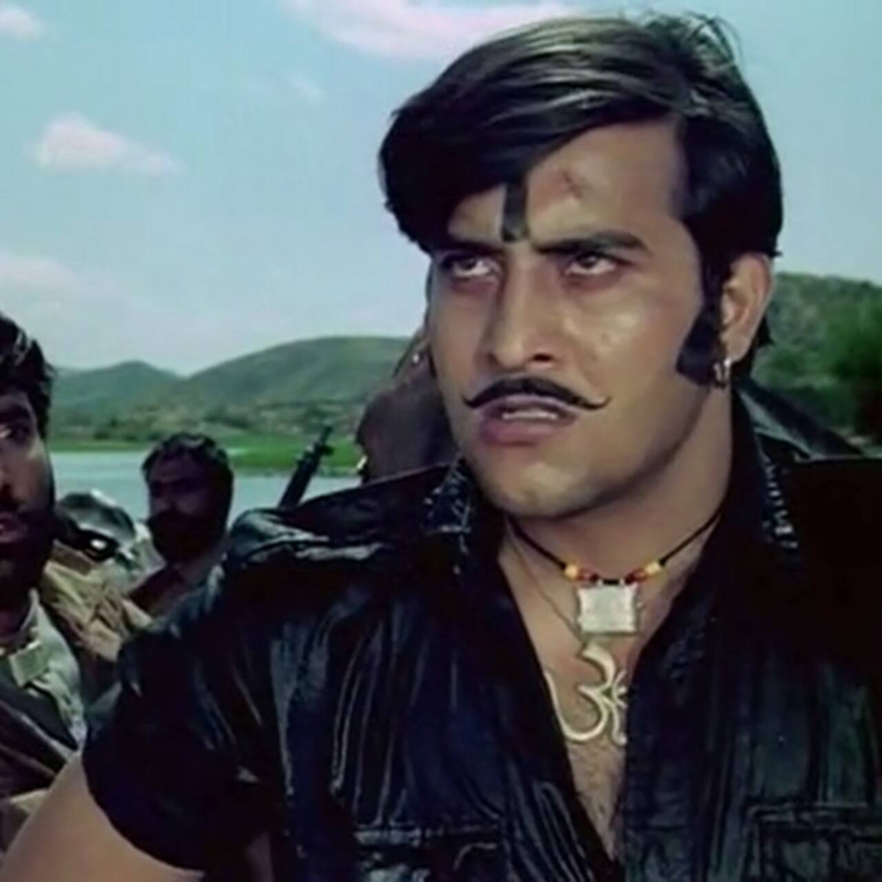 Vinod Khanna dead at 70, here's taking a look at his iconic roles